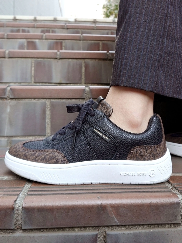 KAI ミックスメディア スニーカーのスタイリング | スナップ詳細