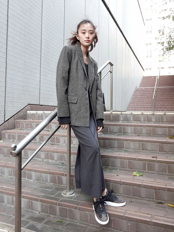 KAI ミックスメディア スニーカーのスタイリング | スナップ詳細